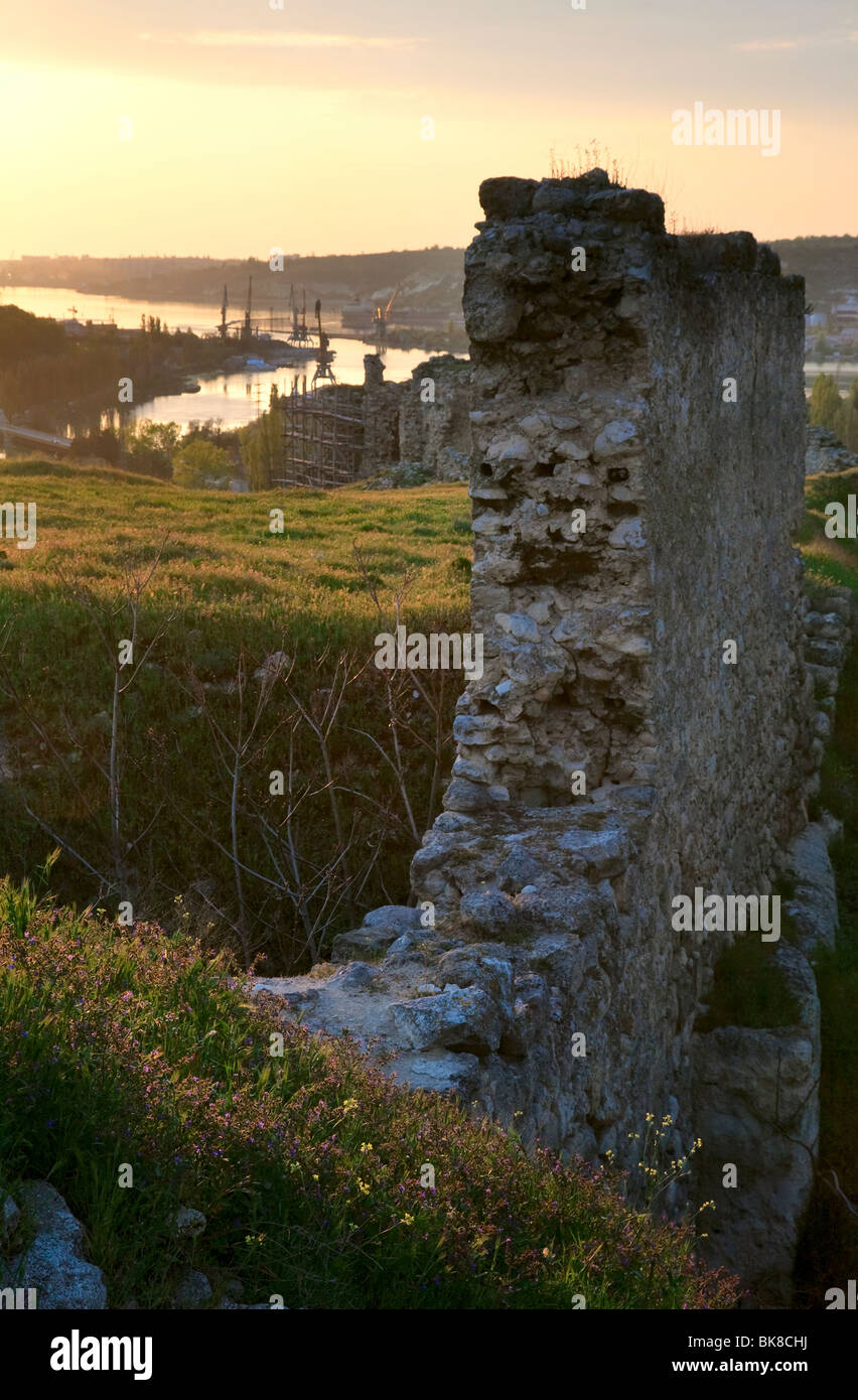 Summer sunset view of ancient Crimean fortress ruins (Balaclava, near ...