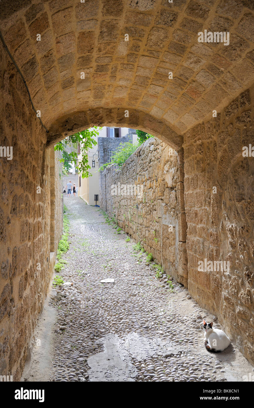 Under passage ways hi-res stock photography and images - Alamy