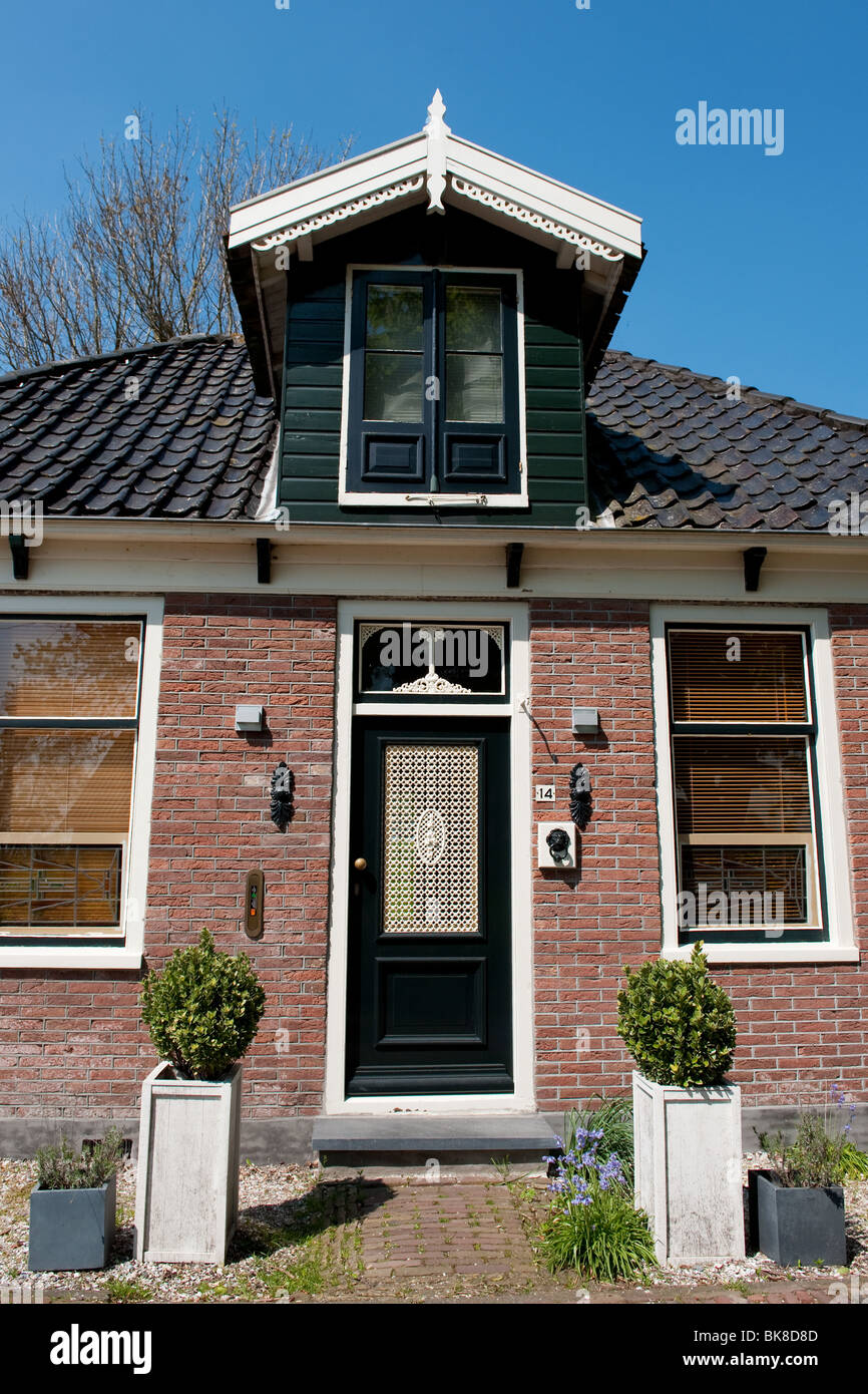 Traditional Dutch house in a small village called Driehuizen Stock ...