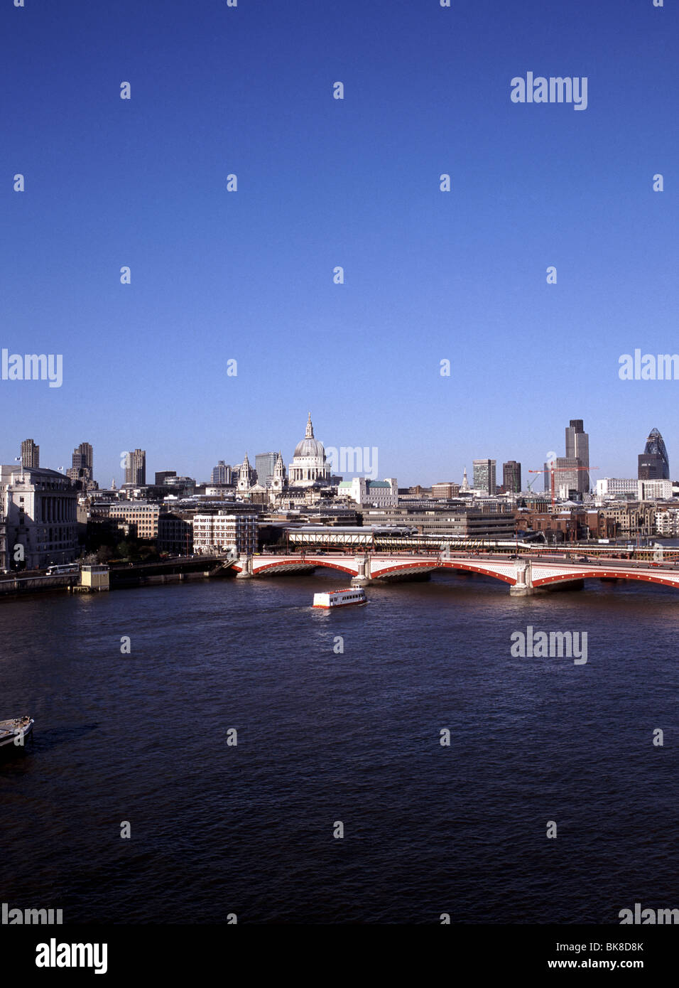 London view across river hi-res stock photography and images - Alamy