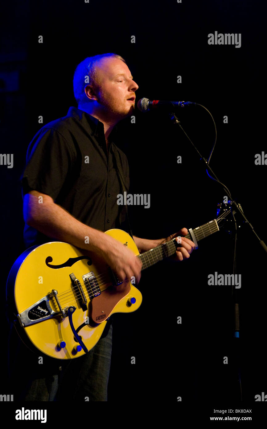 Englischer singer songwriter hi-res stock photography and images - Alamy