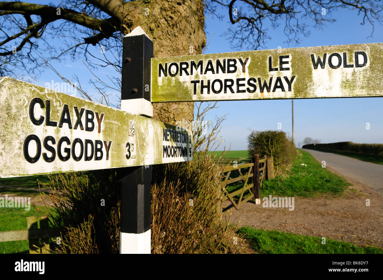 The Wolds Lincolnshire Sign Post Stock Photo - Alamy