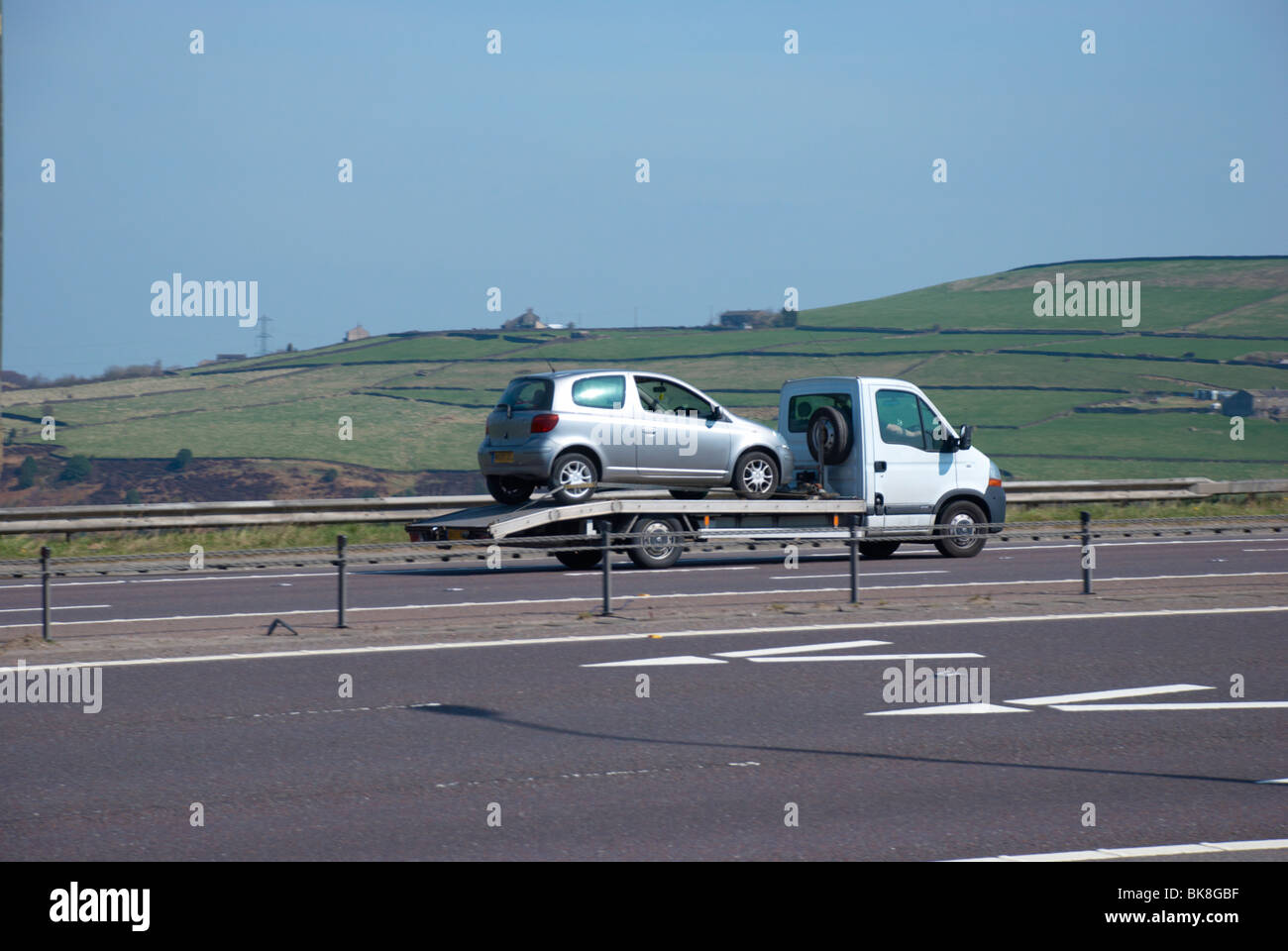Towing a broken down car hi-res stock photography and images - Alamy