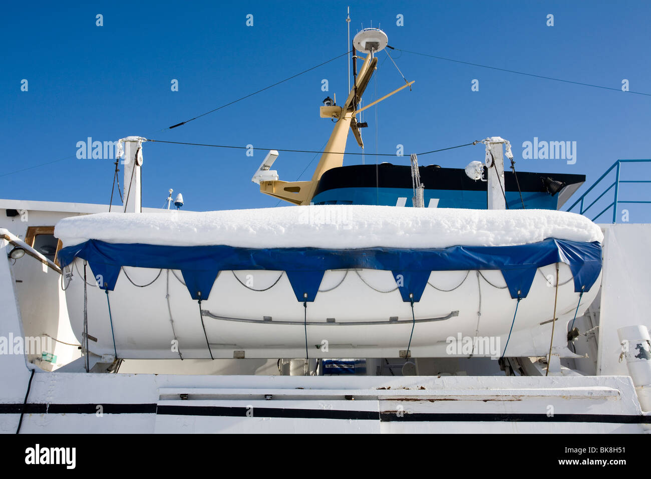 Liner life boat hi-res stock photography and images - Alamy