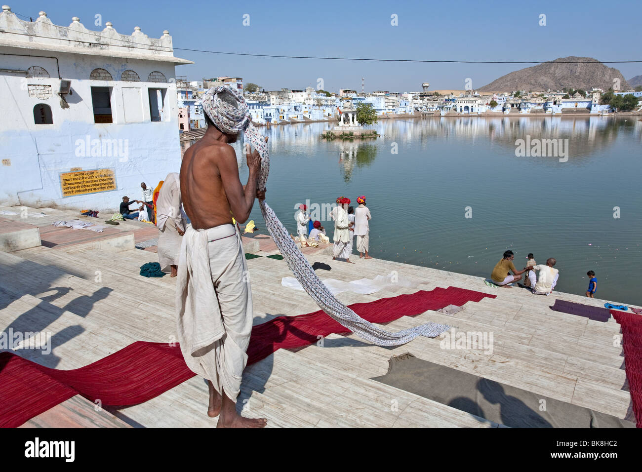 India rajasthan man men water hi-res stock photography and images - Alamy