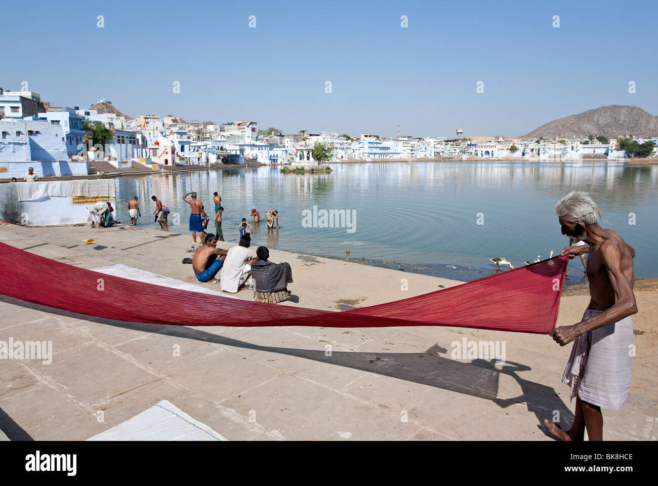 Man drying his turban after the ritual bath. Pushkar Lake. Rajasthan ...