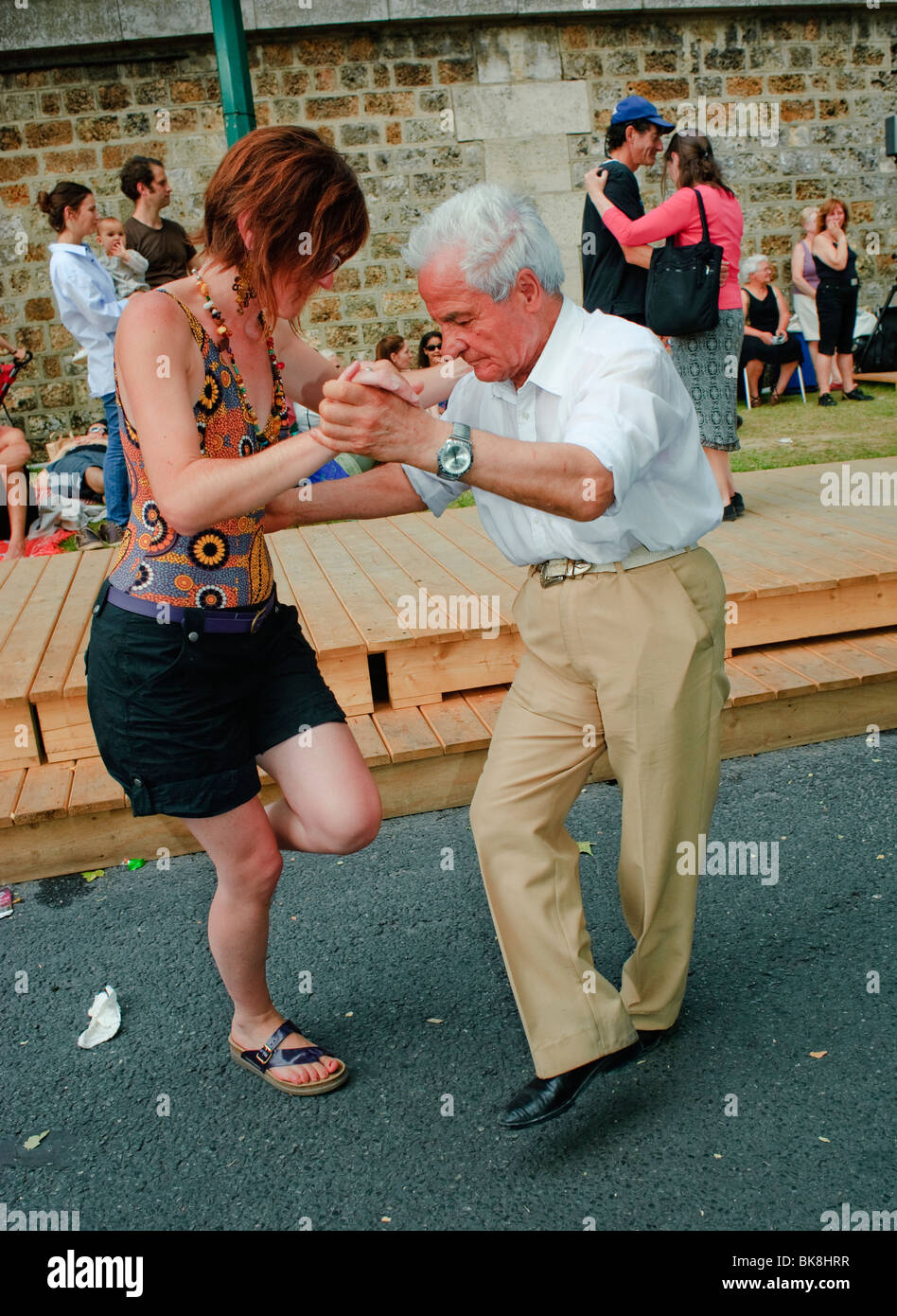 Swing dancing street paris hi-res stock photography and images - Alamy