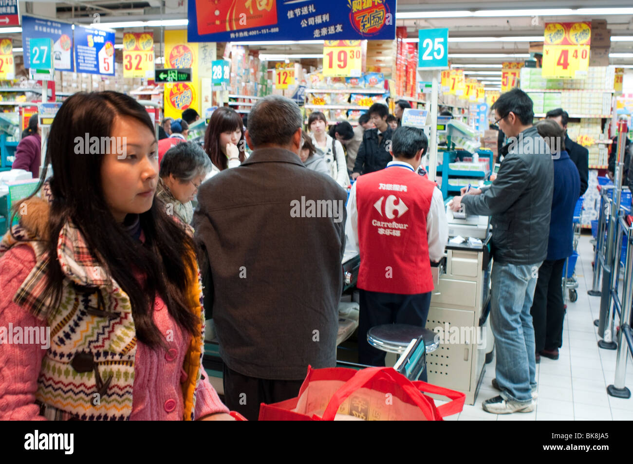Carrefour store hi-res stock photography and images - Alamy