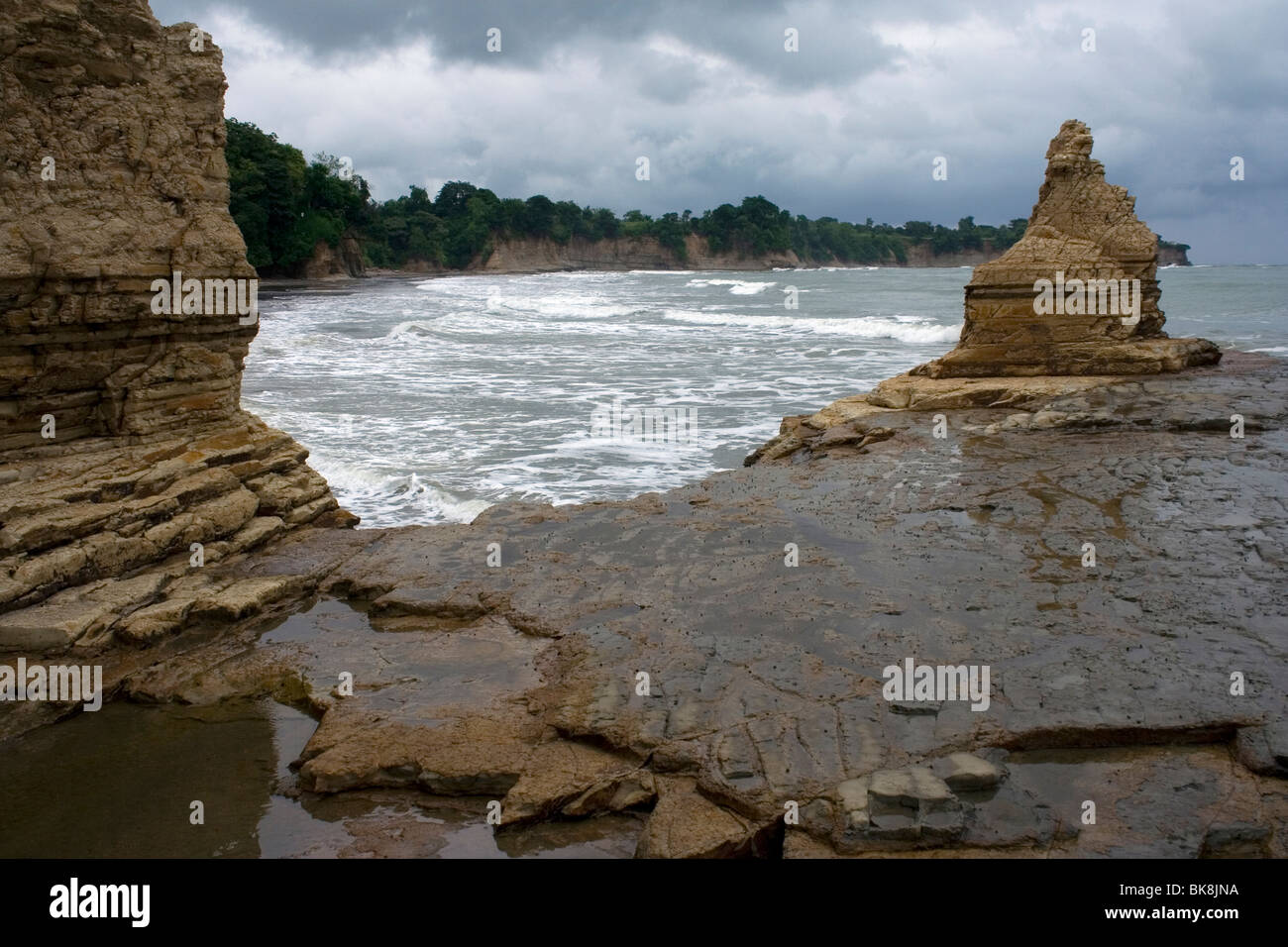 Eroded shale cliffs on the Pacific coast of Ecuador Stock Photo - Alamy
