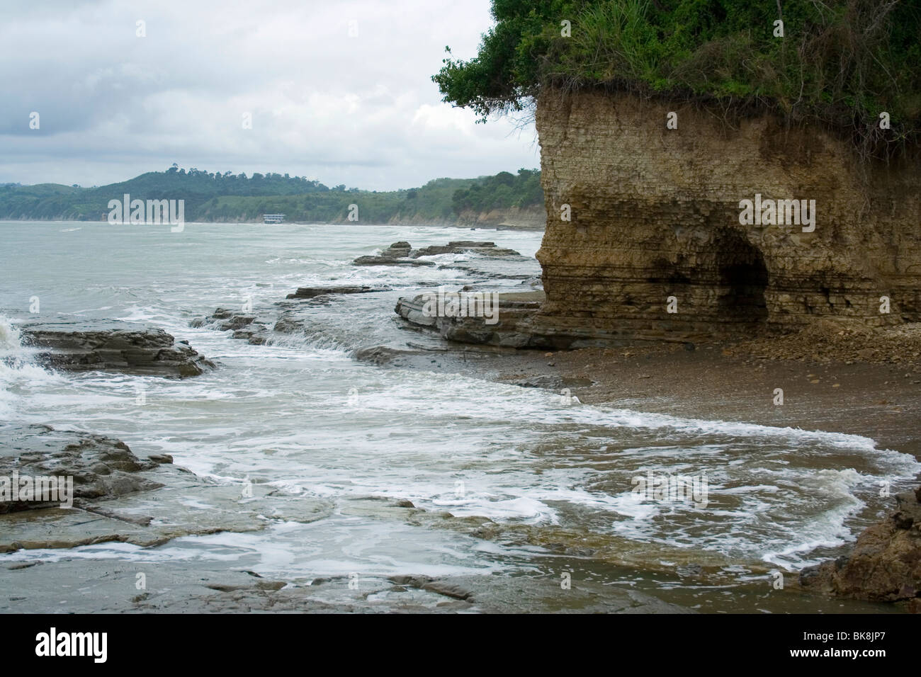 Eroded shale cliffs on the Pacific coast of Ecuador Stock Photo - Alamy