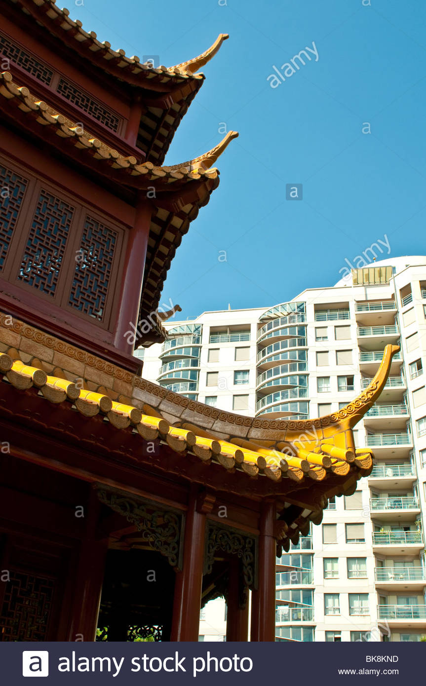 Chinese Traditional Pagoda Style Roof Building Stock Photos & Chinese ...