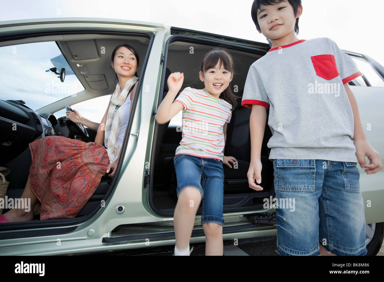 Family day out by car hi-res stock photography and images - Alamy