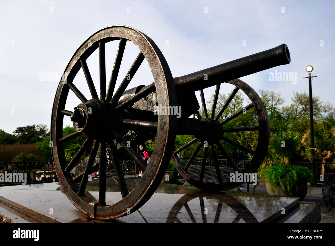 Old rusty cannon hi-res stock photography and images - Alamy