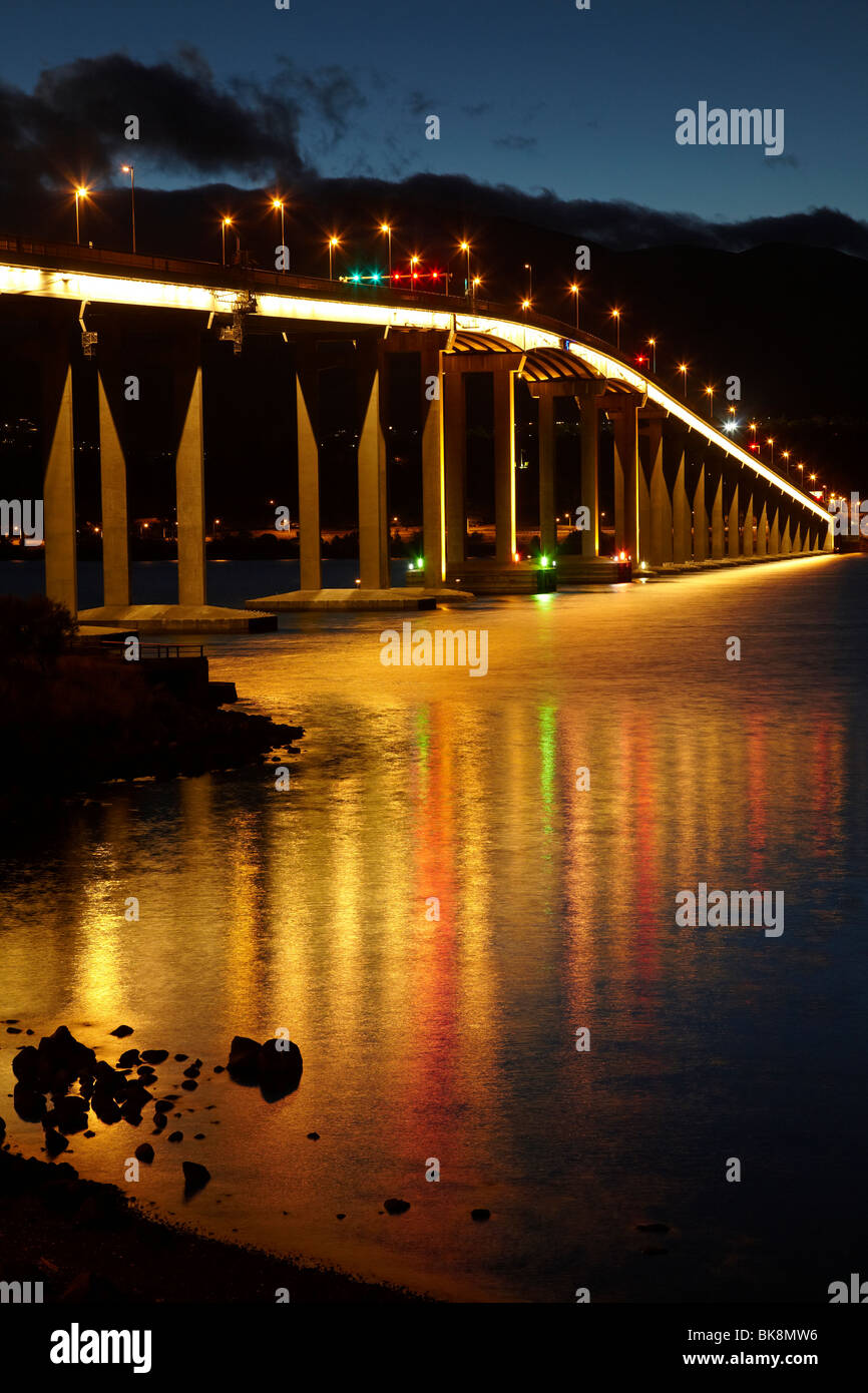 Tasman bridge reflected in river derwent hi-res stock photography and ...