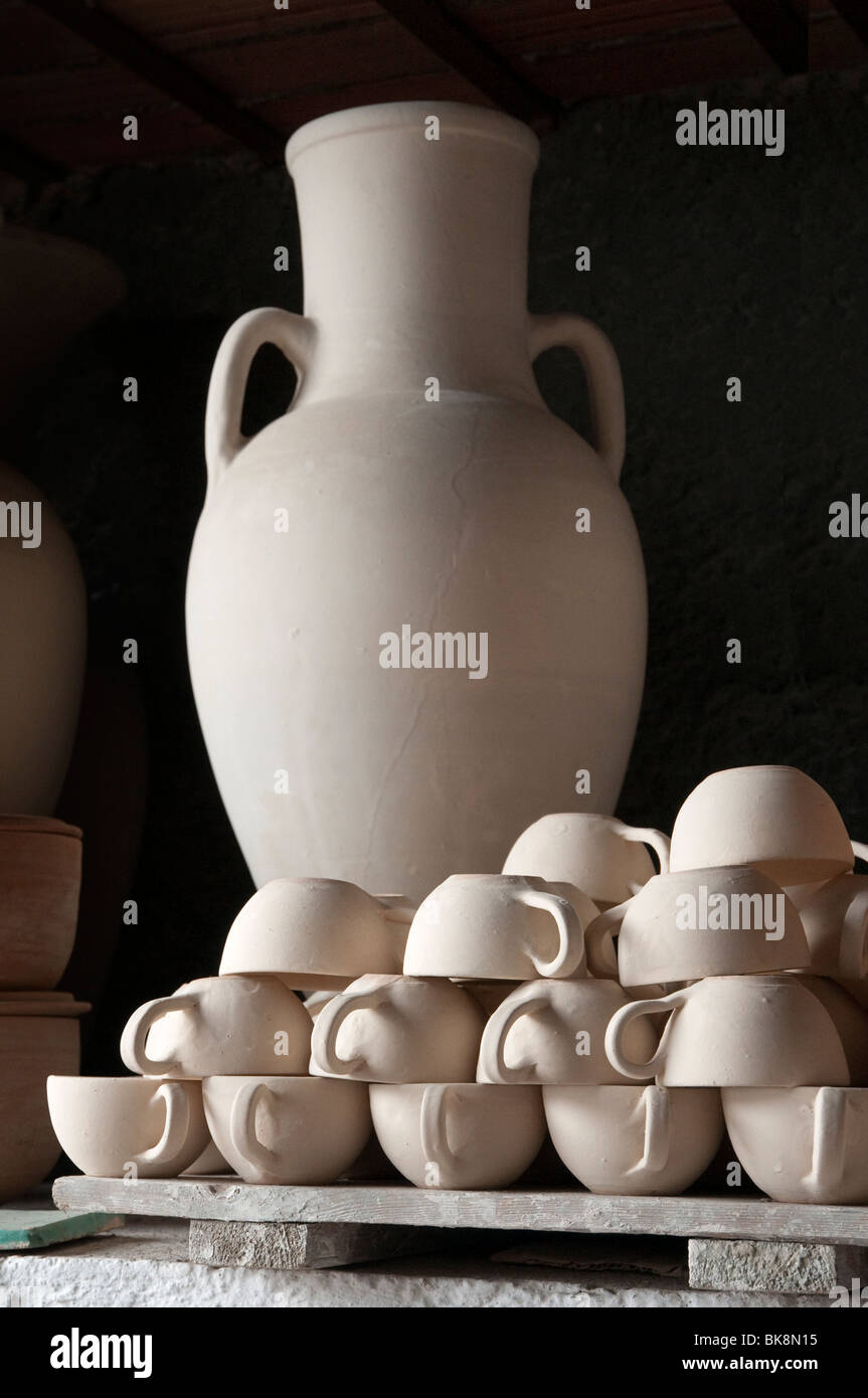 Fez pottery hi-res stock photography and images - Alamy