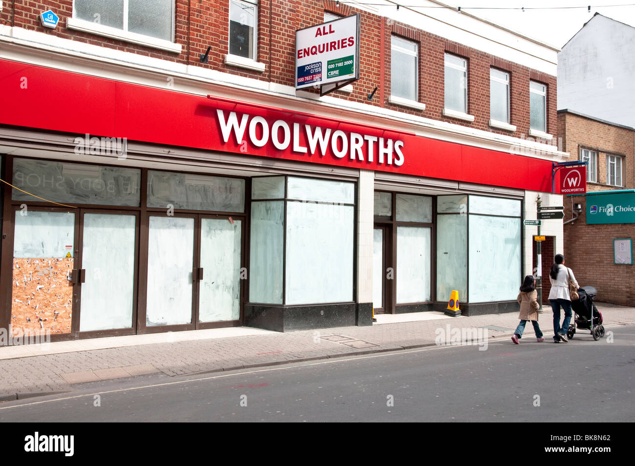Woolworths shop sign hi-res stock photography and images - Alamy