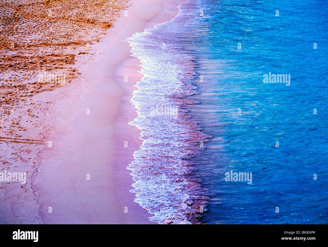 Empty bermuda beach hi-res stock photography and images - Alamy