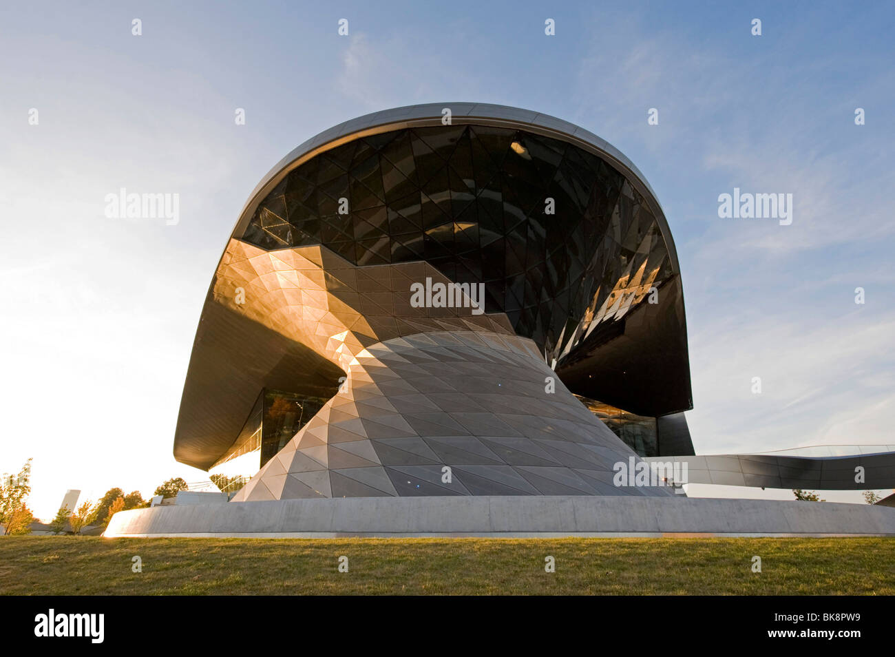 Car shaped building hi-res stock photography and images - Alamy