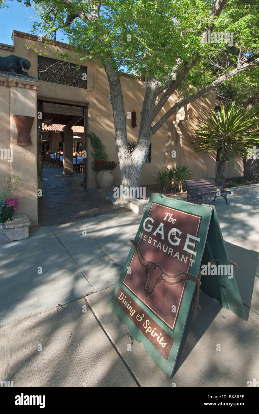 Gage hotel lodging bar restaurant hi-res stock photography and images ...