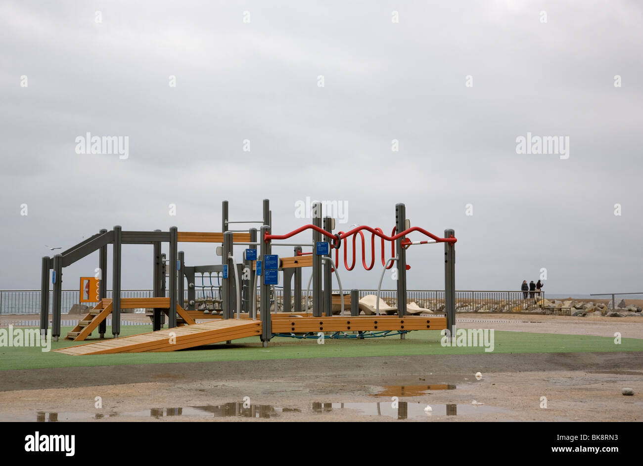 Outdoor public gym on Barceloneta beach in Winter Stock Photo - Alamy
