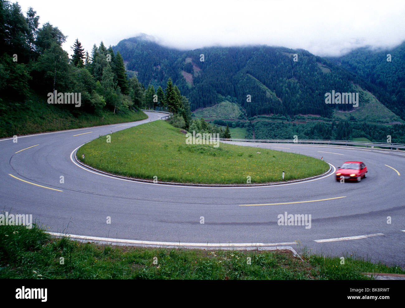 Car wet curve hi-res stock photography and images - Alamy