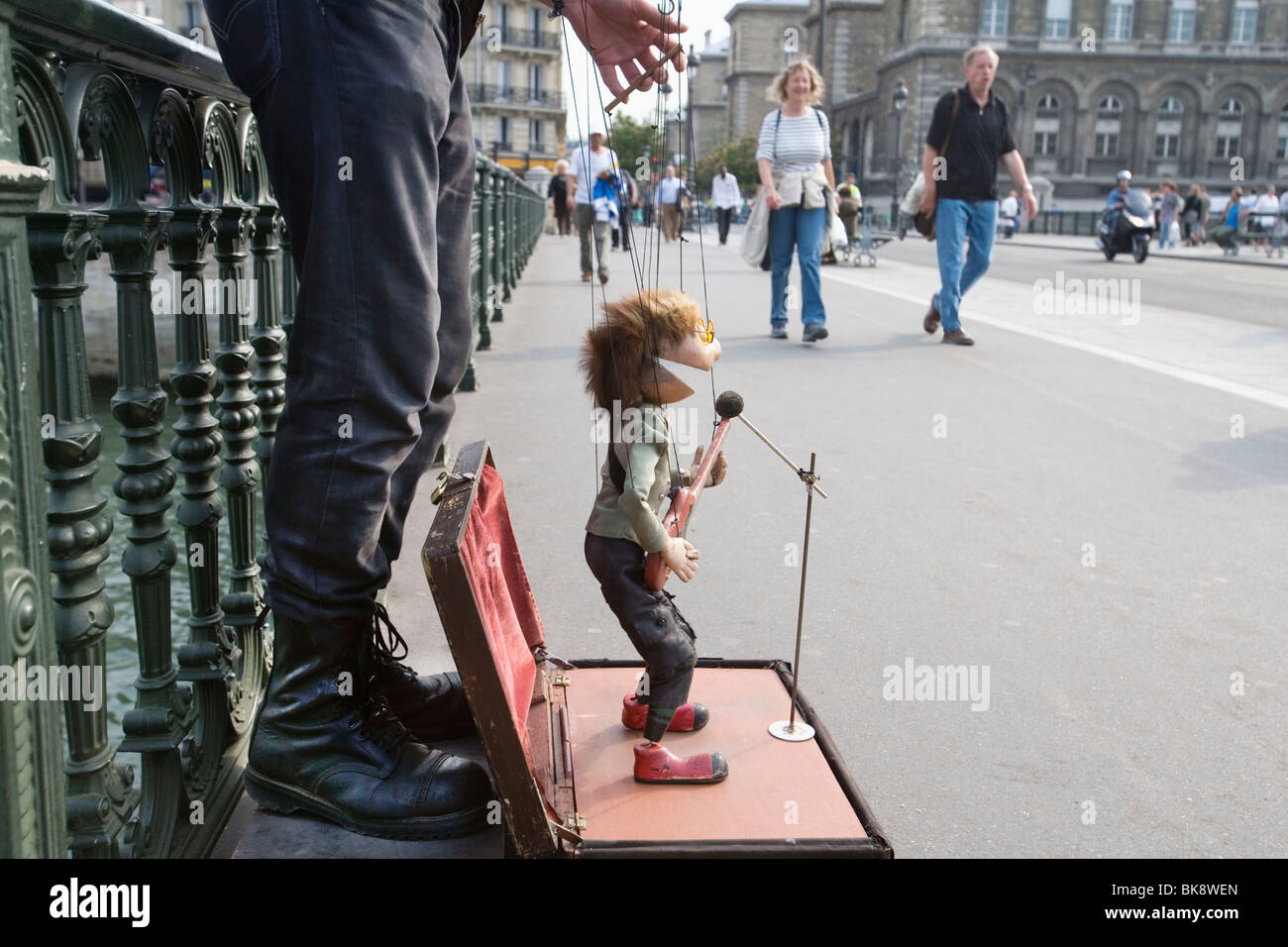 Paris (75): puppeteer Stock Photo - Alamy