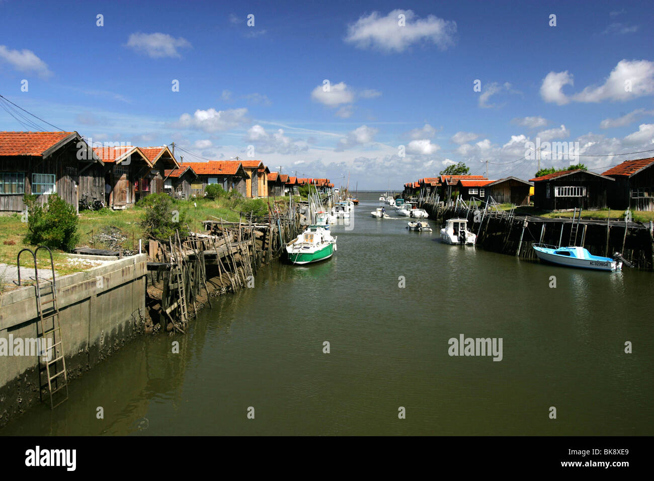 Gujan mestras hut hi-res stock photography and images - Alamy