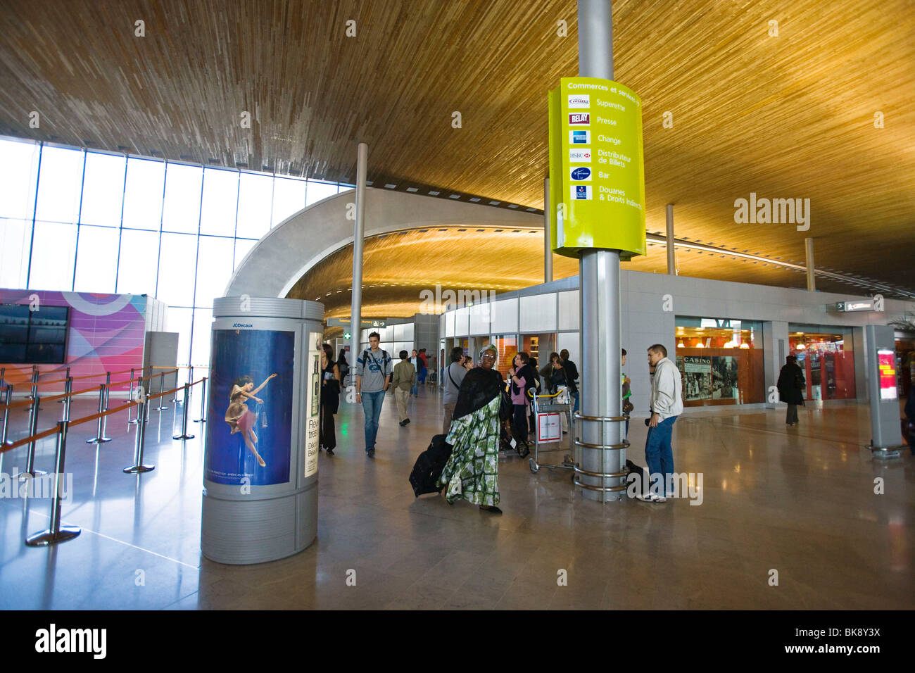 Charles de gaulle airport terminal 2e hi-res stock photography and ...