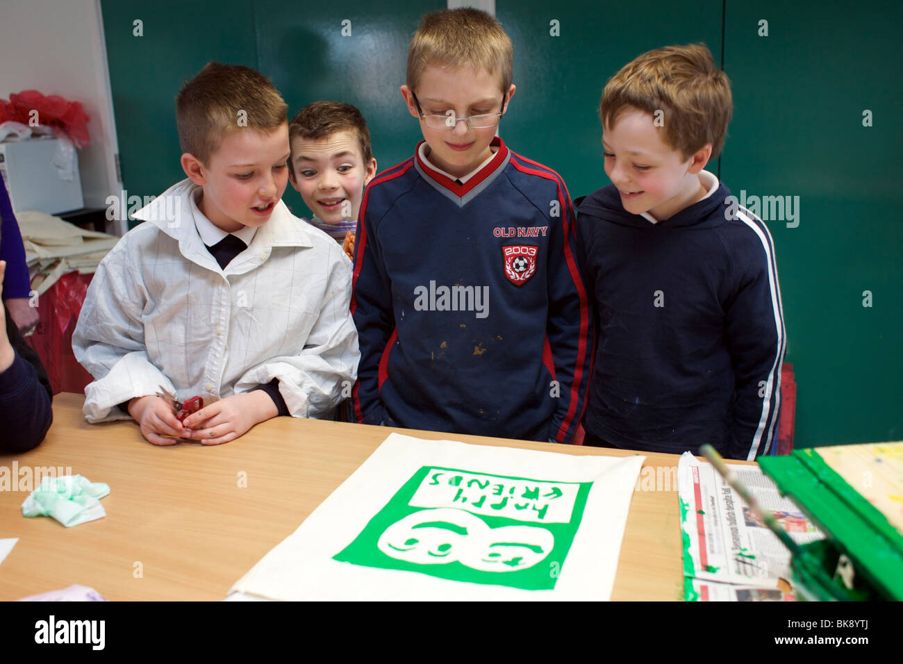 School Children being taught Screen Printing Stock Photo - Alamy