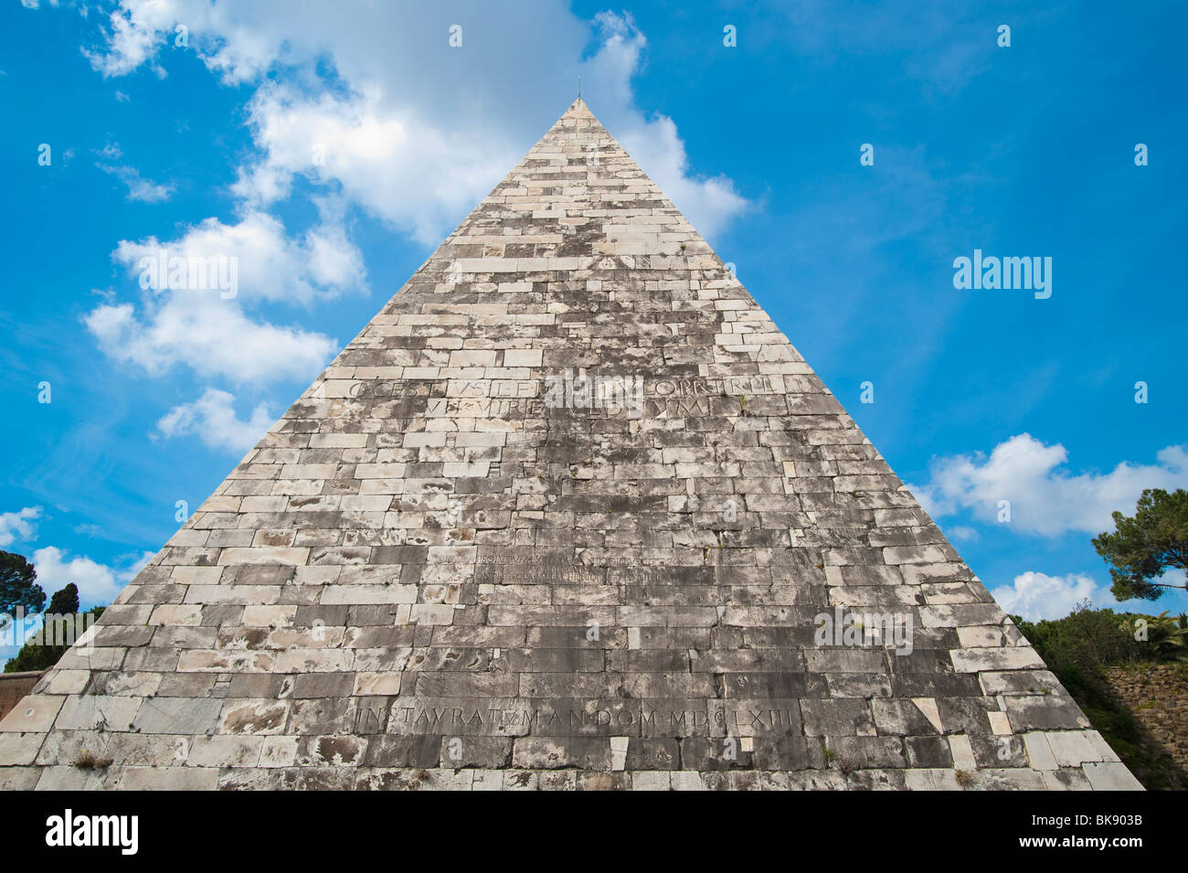 Piramide and rome hi-res stock photography and images - Alamy