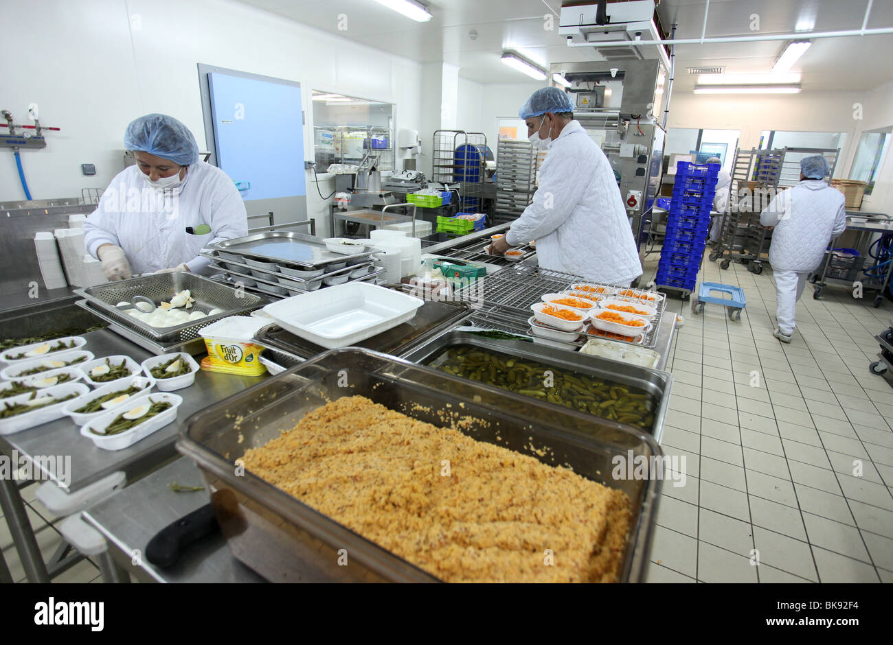 Hospital kitchen staff hi-res stock photography and images - Alamy