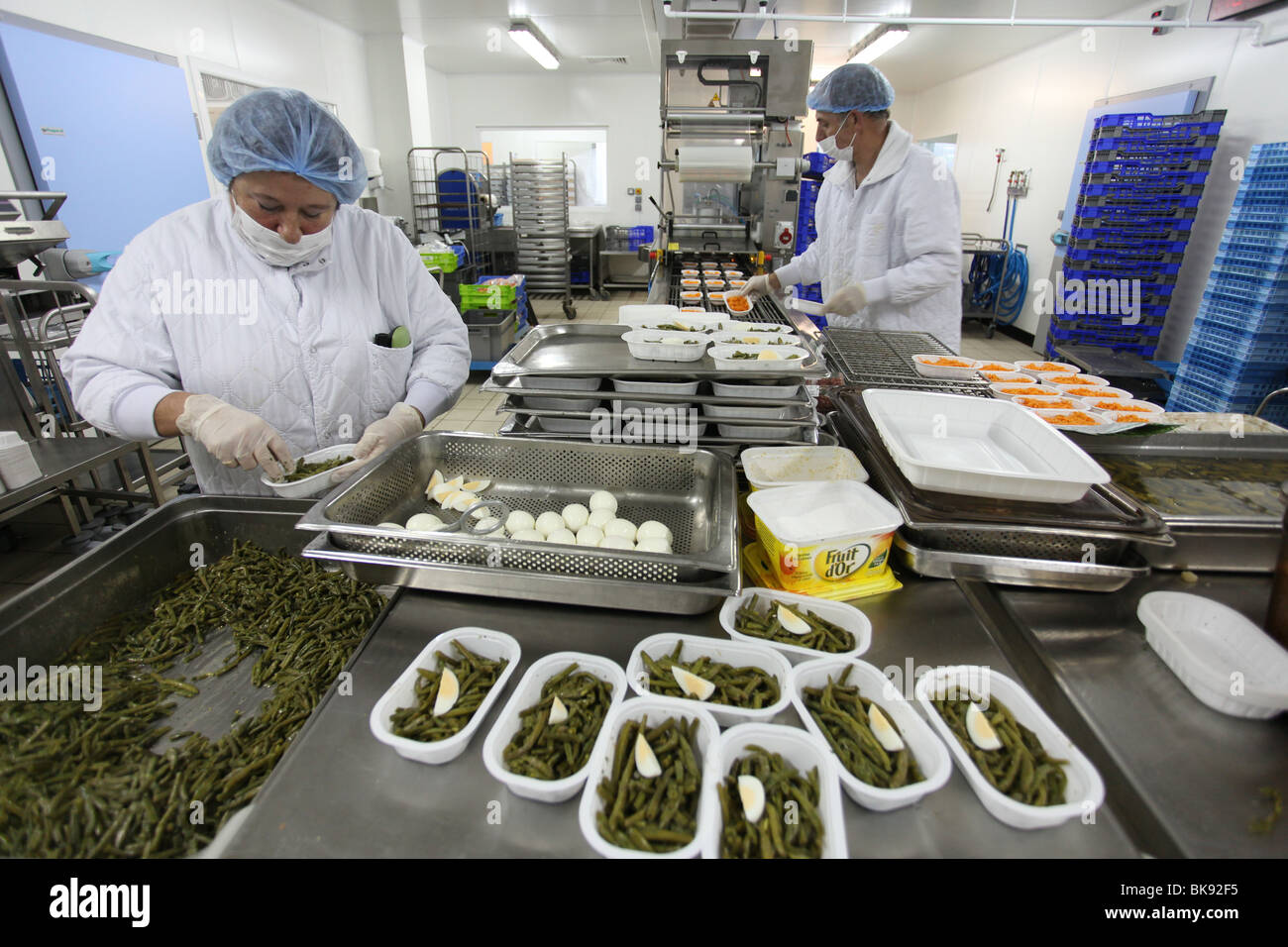 Hospital kitchen staff hi-res stock photography and images - Alamy