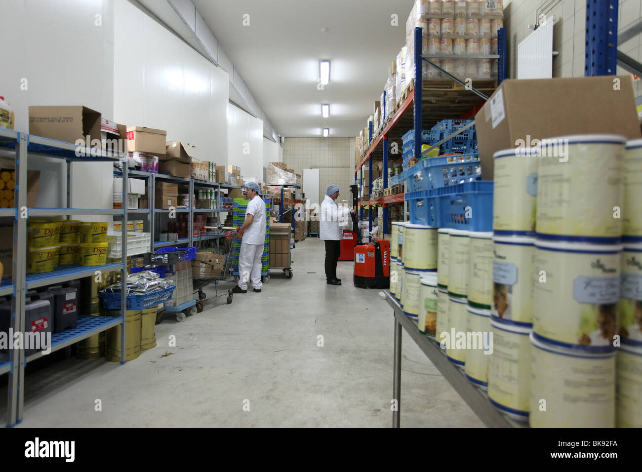 Hospital kitchen staff hi-res stock photography and images - Alamy