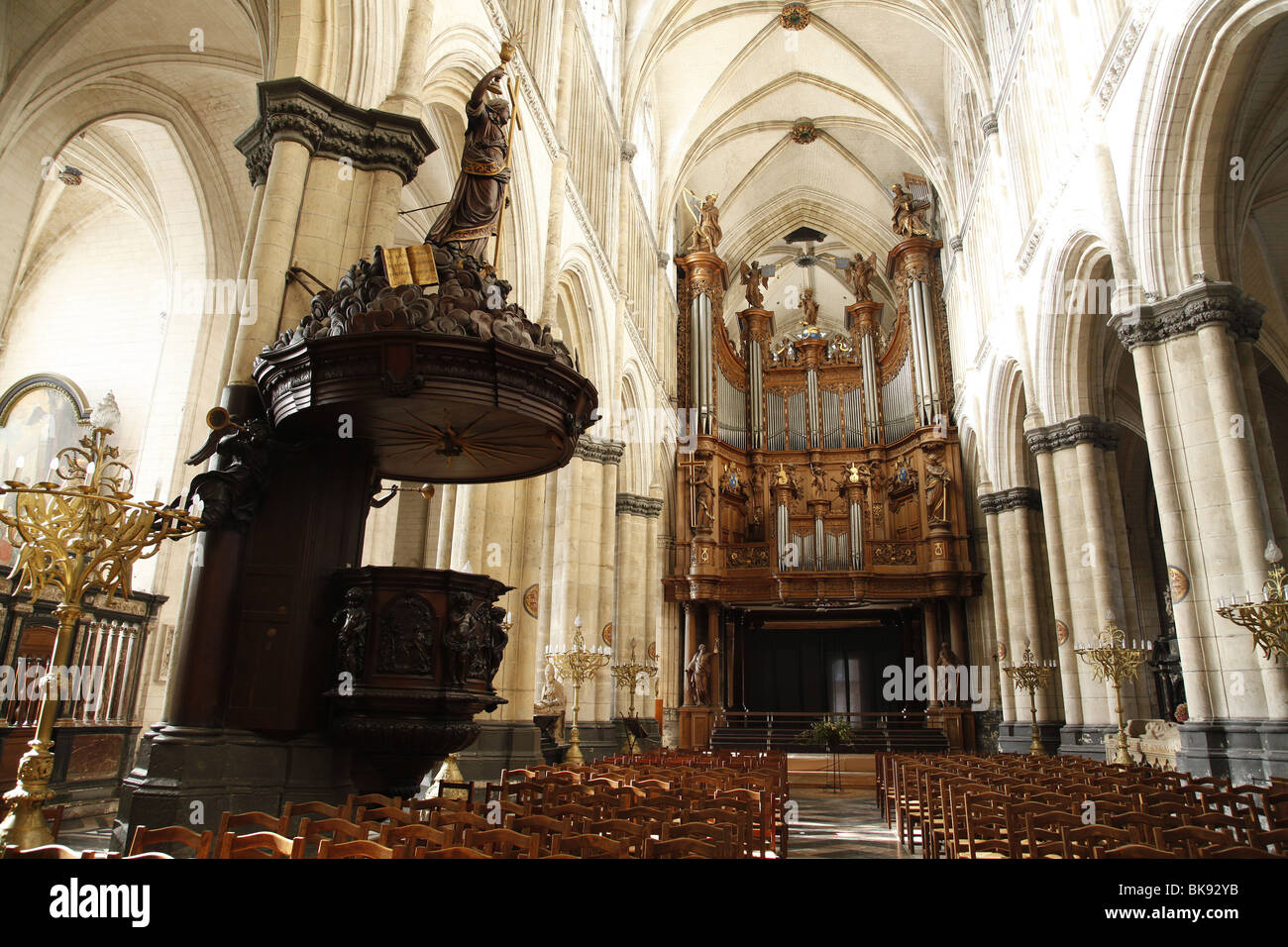Saint Quentin (02) : the basilica Stock Photo - Alamy