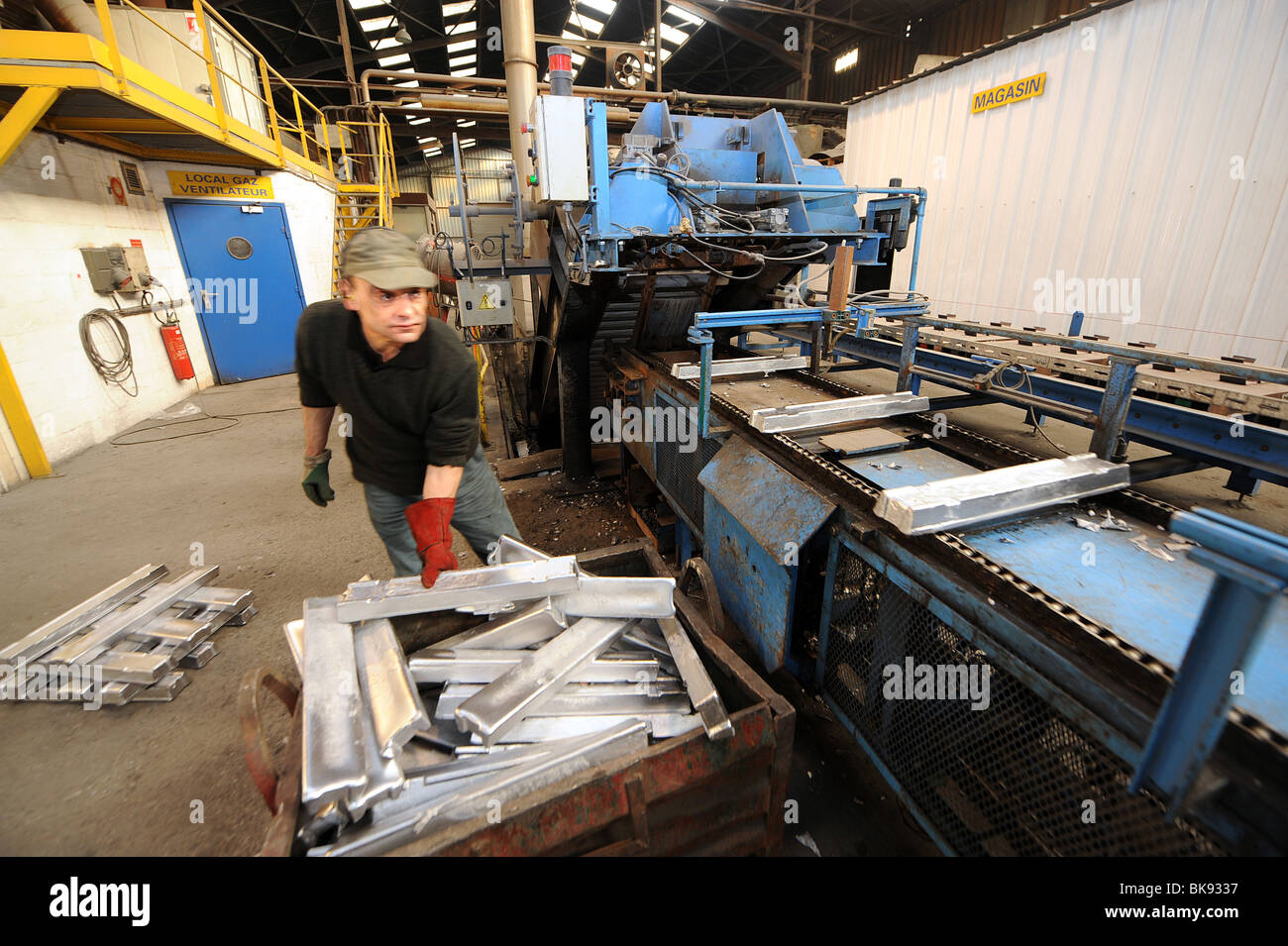 Sorting and recycling of aluminum (aluminium Stock Photo - Alamy