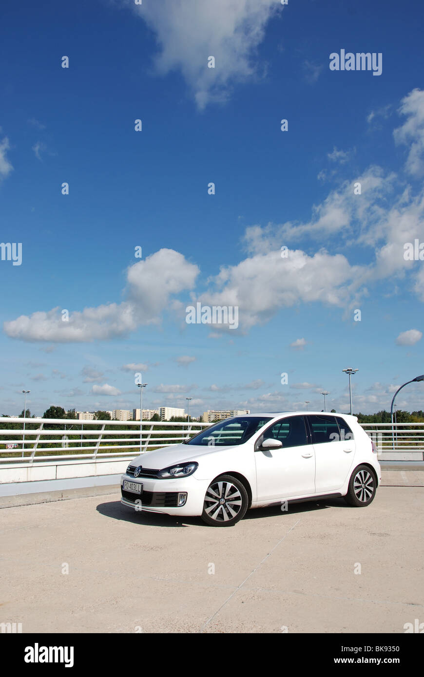 Volkswagen Golf VI GTD - 2009 - white - five doors (5D) - German lower ...