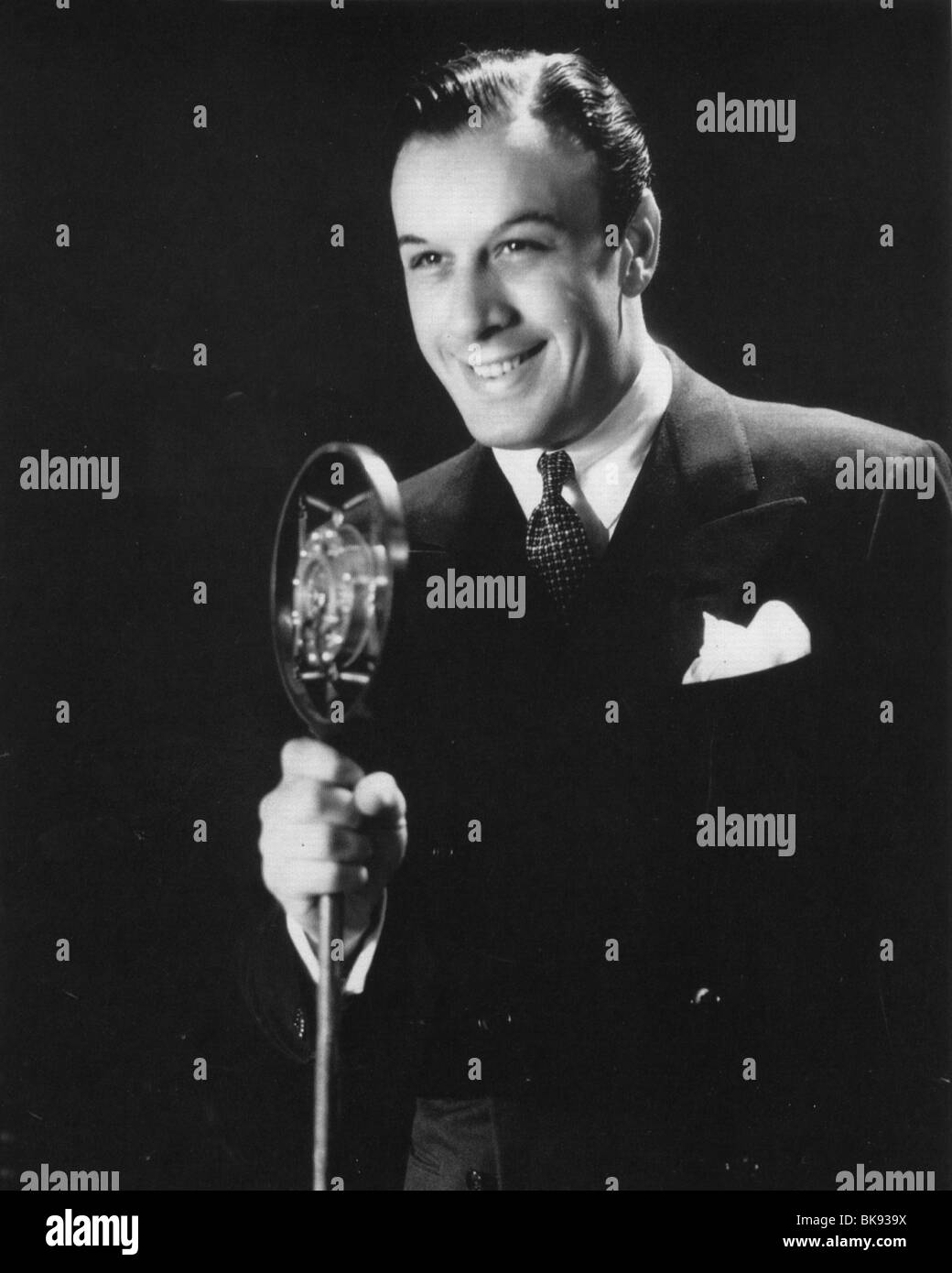 1930s violinist Black and White Stock Photos & Images - Alamy