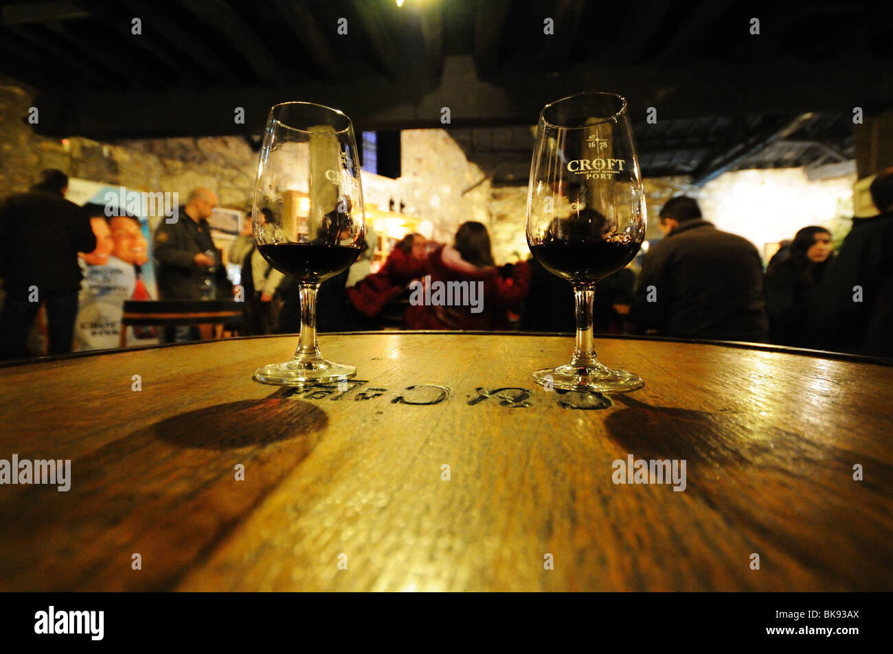 Porto (Portugal) : bar Stock Photo - Alamy