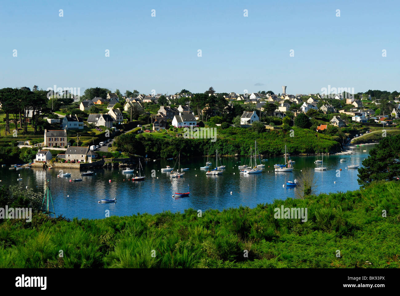 Saint-Pabu (29) on the Aber Benoit Stock Photo - Alamy