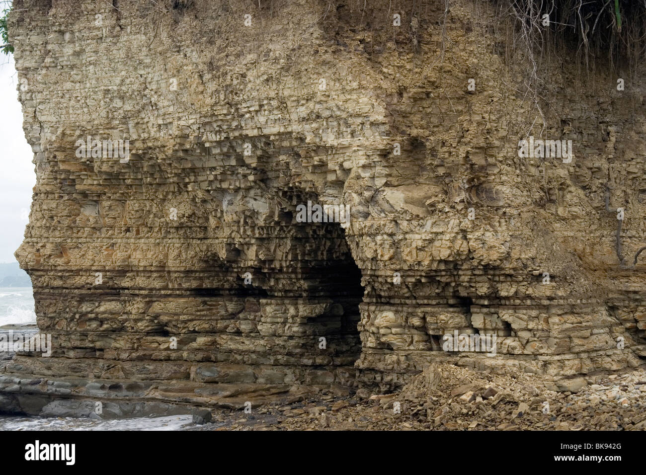 Eroded shale cliffs on the Pacific coast of Ecuador Stock Photo - Alamy