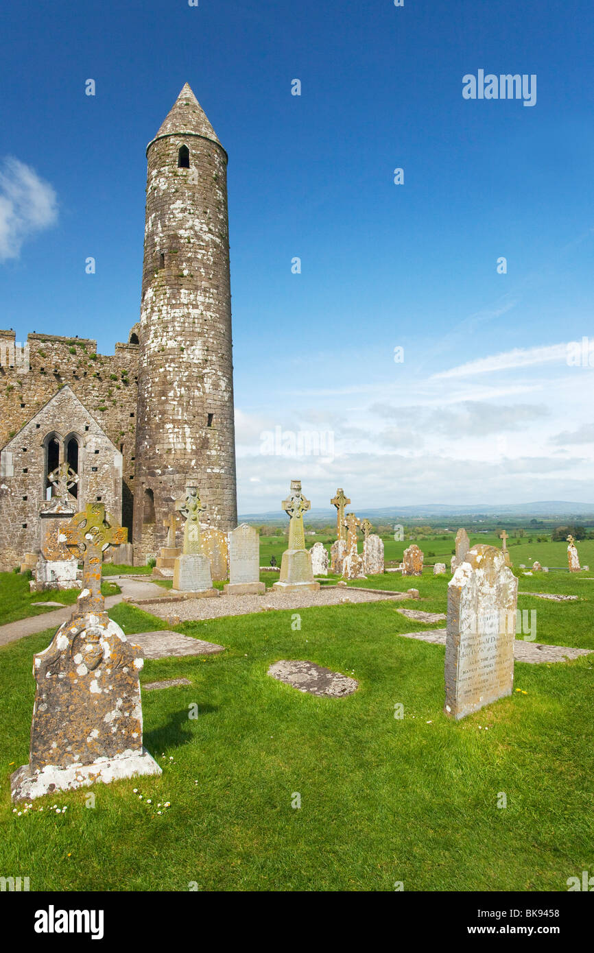 Cathedral and round tower hi-res stock photography and images - Alamy