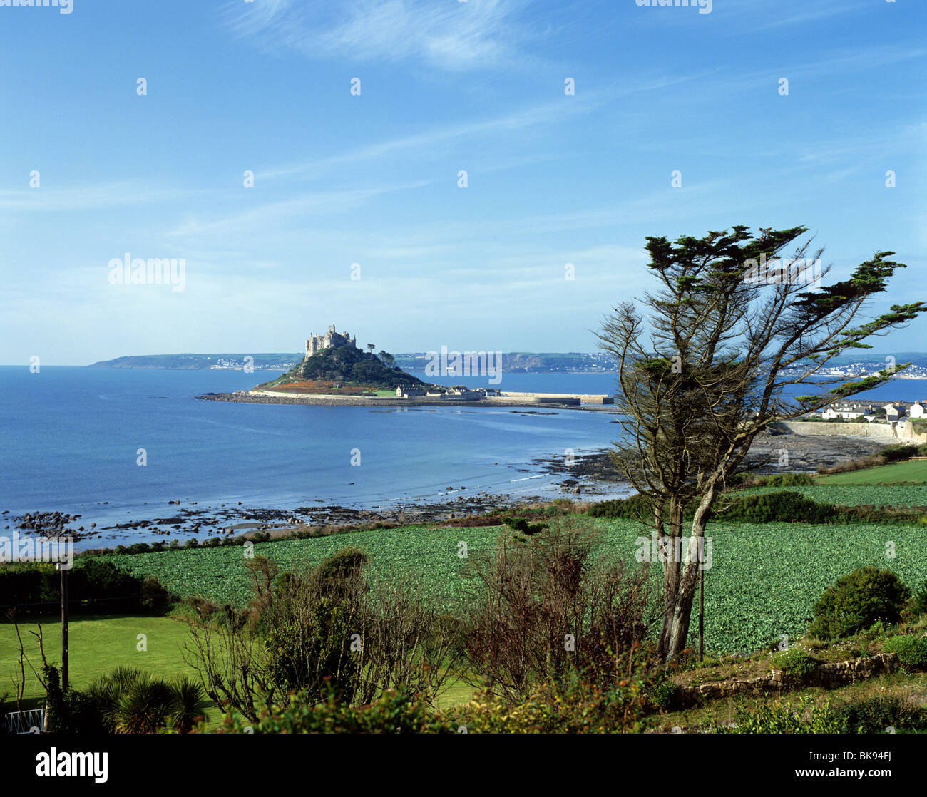 Picturesque view of St Michael's Mount in Mounts Bay at Marizion Stock ...