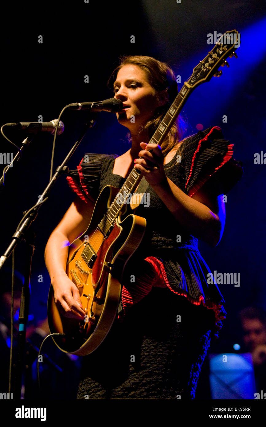 Singers and song halls hi-res stock photography and images - Alamy