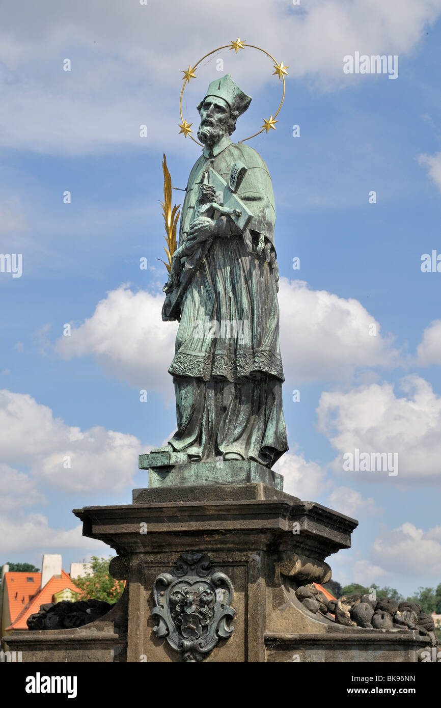 St charles bridge prague statues hi-res stock photography and images ...