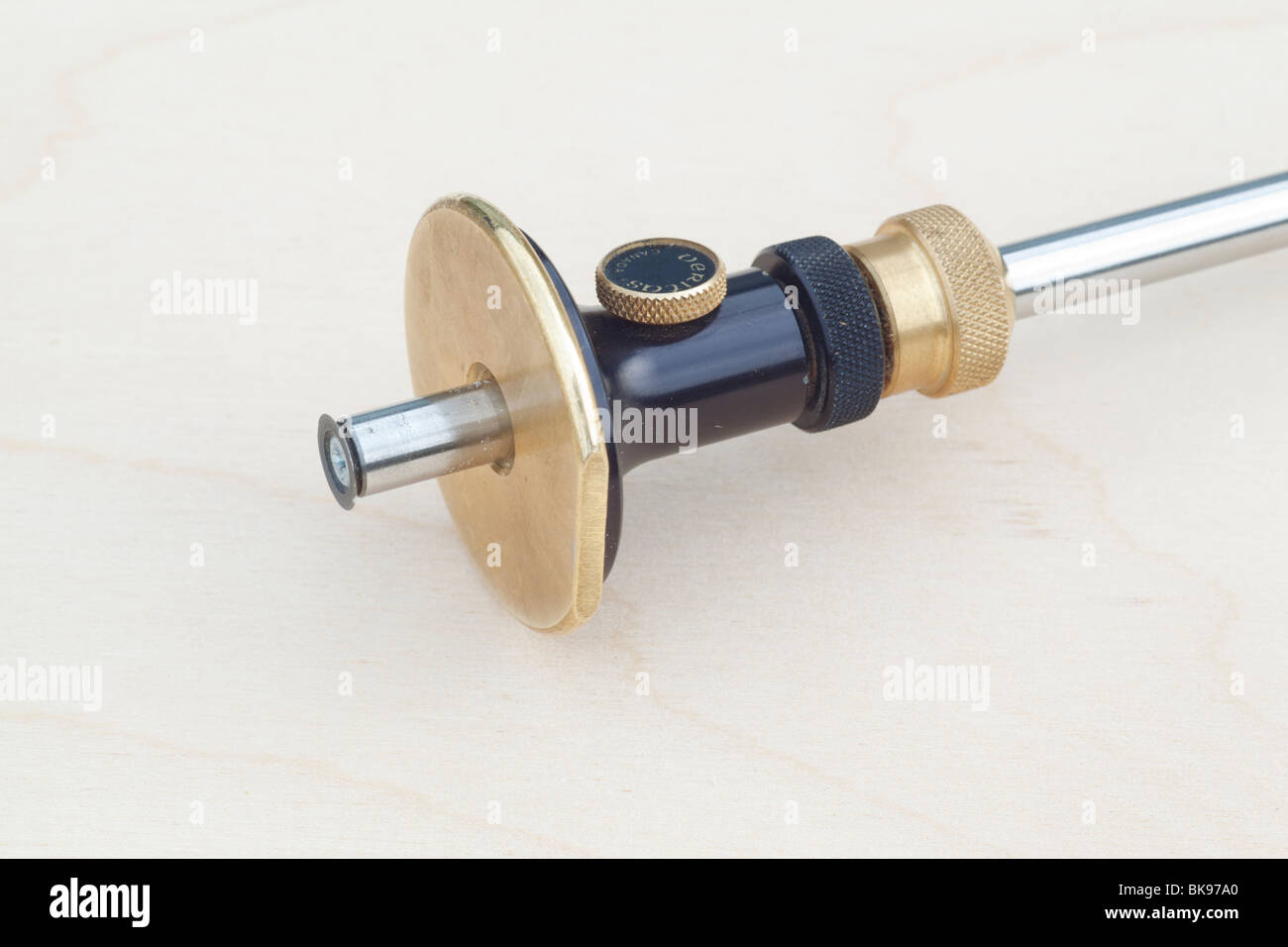 Metric Graduated Micro-Adjust Wheel Marking Gauge by Veritas Stock ...