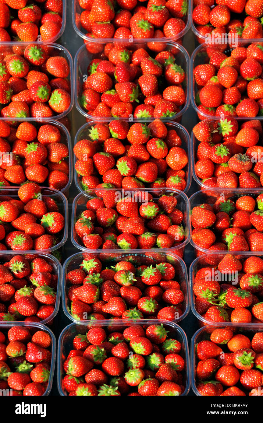 Strawberries fruit stall display hi-res stock photography and images ...