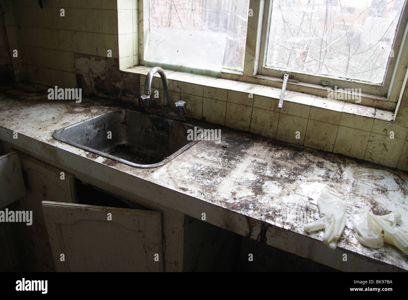 Dirty kitchen hi-res stock photography and images - Alamy