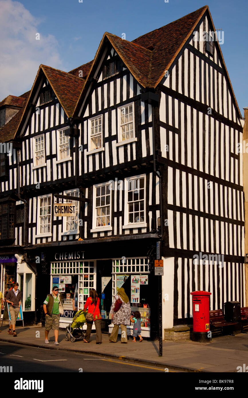 Row of 16th Century Medieval hoses now used as shops in Stratford Upon ...
