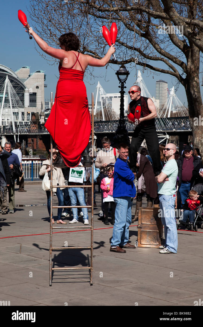Street performers london hi-res stock photography and images - Alamy