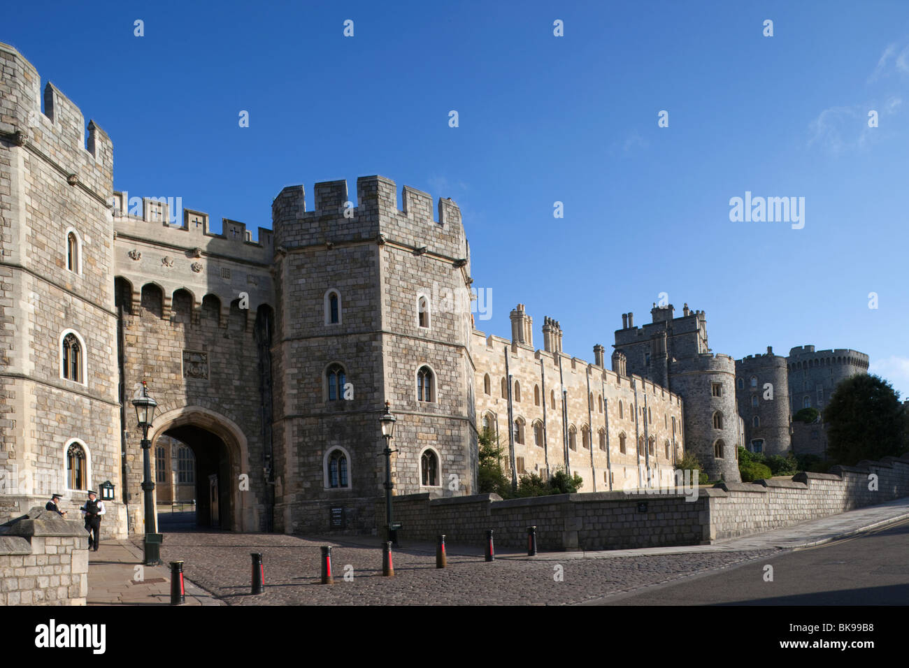 Windsor castle entrance hi-res stock photography and images - Alamy